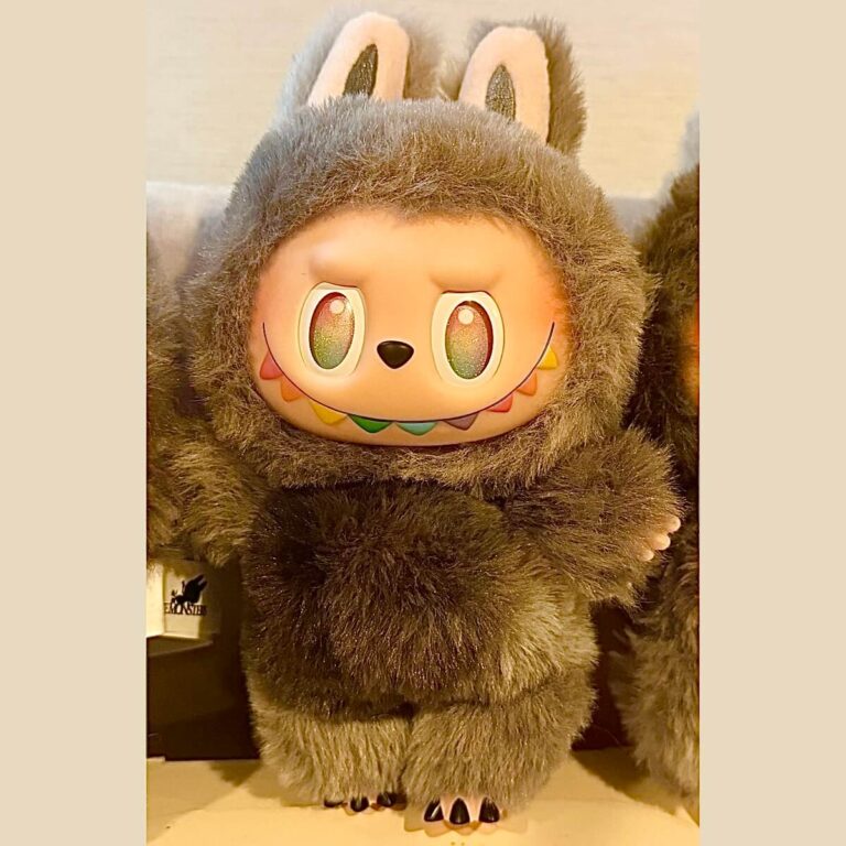 Labubu Keychain Doll Guide 2026: Collector Pictures and Tips